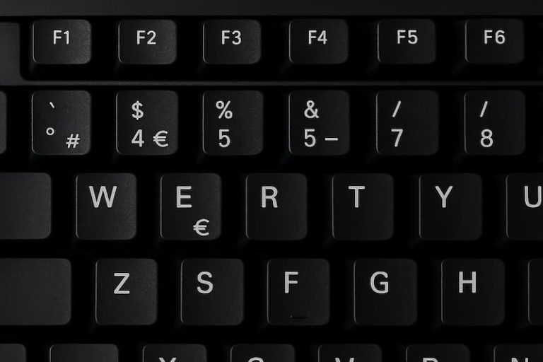 ¿Qué es un teclado QWERTY y para qué se utiliza? - Ojear